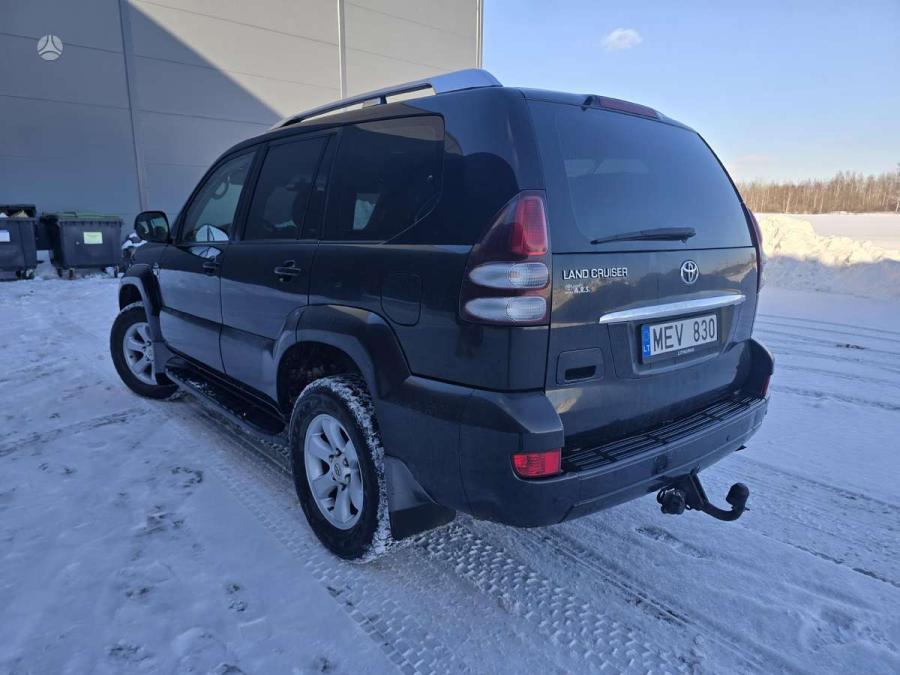 Black Toyota Land Cruiser 2007 in Siauliai, with an engine capacity of 2.98 L and mileage of 268 thousand km for 12500 €, photo 6 on AUTOMOTO.COM.LV