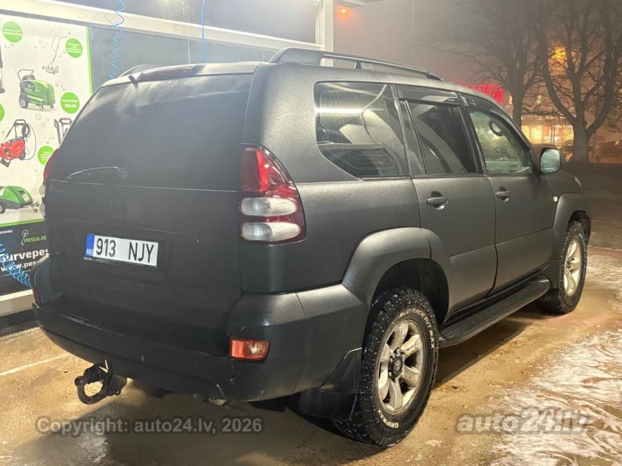 Black Toyota Land Cruiser 2007 in Rapla, with an engine capacity of 3.00 L and mileage of 589 thousand km for 6500 €, photo 4 on AUTOMOTO.COM.LV