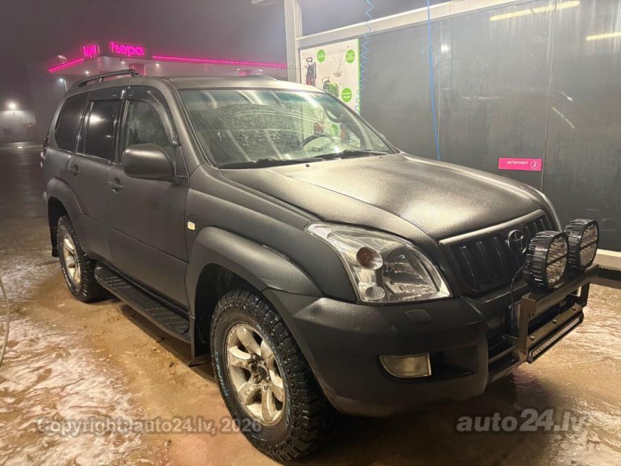 Black Toyota Land Cruiser 2007 in Rapla, with an engine capacity of 3.00 L and mileage of 589 thousand km for 6500 €, photo 3 on AUTOMOTO.COM.LV