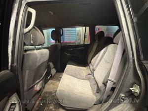 Black Toyota Land Cruiser 2007 in Rapla, with an engine capacity of 3.00 L and mileage of 589 thousand km for 6500 €, photo 9 on AUTOMOTO.COM.LV