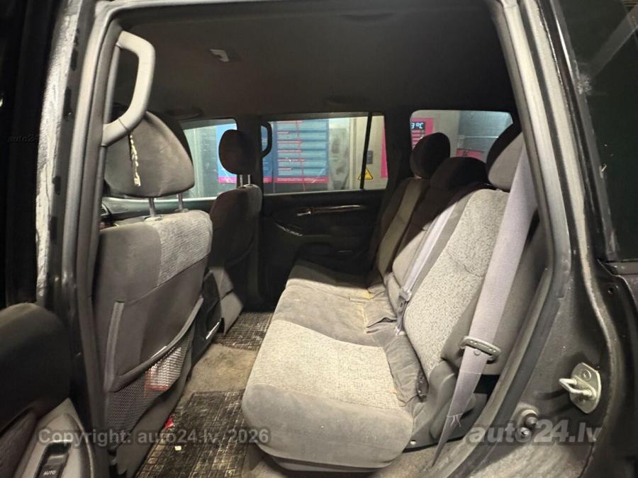 Black Toyota Land Cruiser 2007 in Rapla, with an engine capacity of 3.00 L and mileage of 589 thousand km for 6500 €, photo 9 on AUTOMOTO.COM.LV
