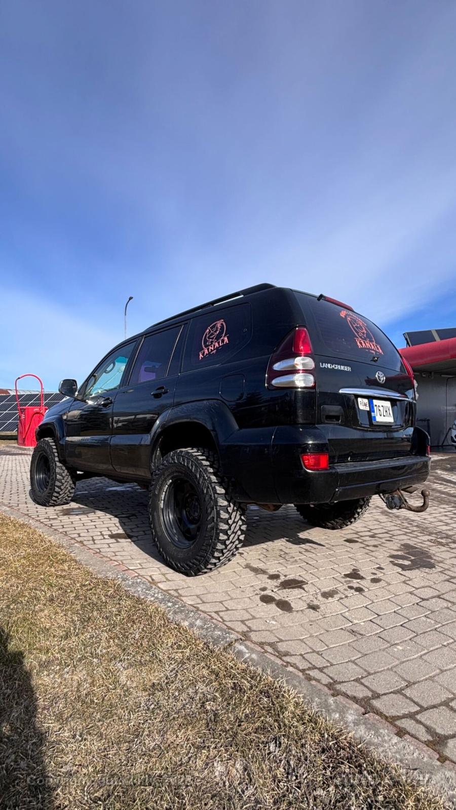 Black Toyota Land Cruiser 2007 in Tallinn, with an engine capacity of 3.00 L and mileage of 440 thousand km for 18000 €, photo 5 on AUTOMOTO.COM.LV