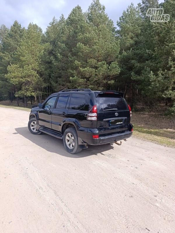 Black Toyota Land Cruiser 2007 in Birzai, with an engine capacity of 3.00 L and mileage of 347 thousand km for 10000 €, photo 4 on AUTOMOTO.COM.LV
