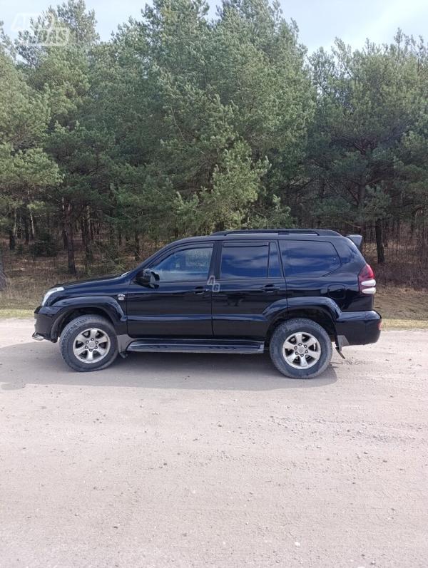 Black Toyota Land Cruiser 2007 in Birzai, with an engine capacity of 3.00 L and mileage of 347 thousand km for 10000 €, photo 5 on AUTOMOTO.COM.LV