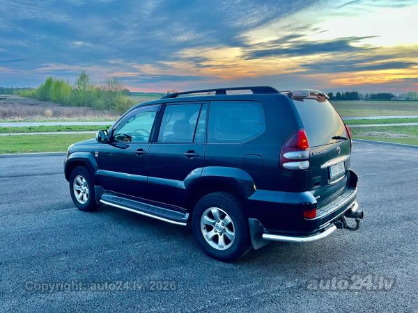 Melns Toyota Land Cruiser 2007 Tallina, ar dzinēja tilpumu 3.00 L un nobraukumu 0 tūkst. km par 9900 €, foto 2 vietnē AUTOMOTO.COM.LV