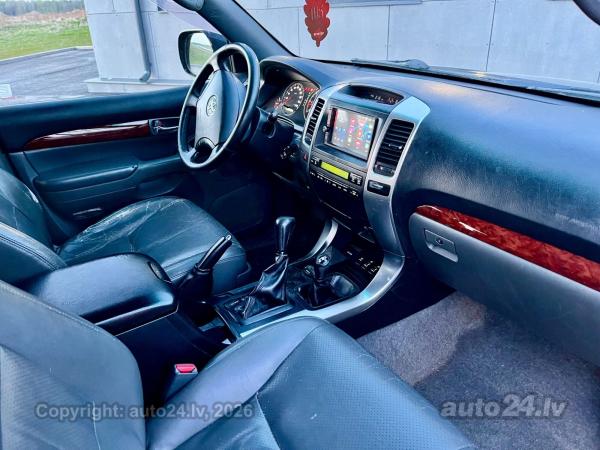 Melns Toyota Land Cruiser 2007 Tallina, ar dzinēja tilpumu 3.00 L un nobraukumu 0 tūkst. km par 9900 €, foto 10 vietnē AUTOMOTO.COM.LV