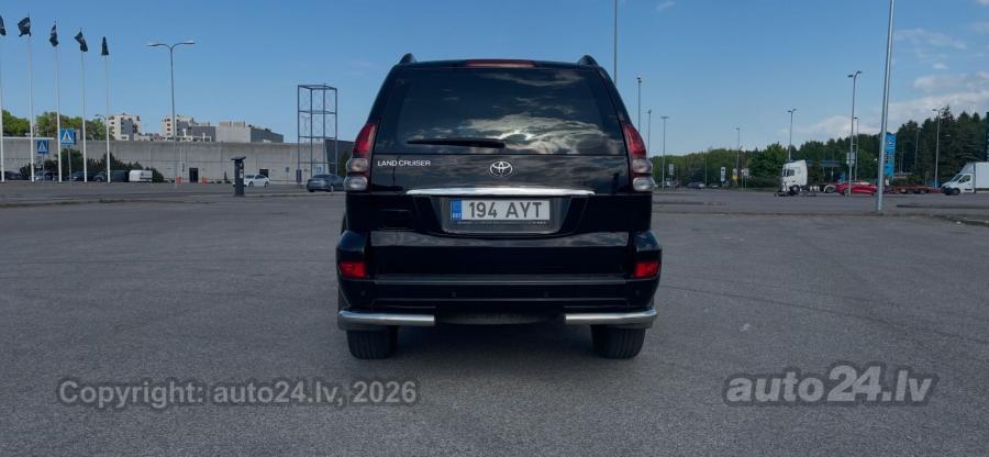 Melns Toyota Land Cruiser 2007 Tallina, ar dzinēja tilpumu 3.00 L un nobraukumu 174 tūkst. km par 16800 €, foto 5 vietnē AUTOMOTO.COM.LV