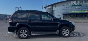 Melns Toyota Land Cruiser 2007 Tallina, ar dzinēja tilpumu 3.00 L un nobraukumu 174 tūkst. km par 16800 €, foto 7 vietnē AUTOMOTO.COM.LV