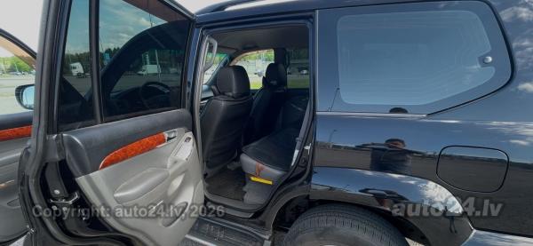 Black Toyota Land Cruiser 2007 in Tallinn, with an engine capacity of 3.00 L and mileage of 174 thousand km for 16800 €, photo 10 on AUTOMOTO.COM.LV