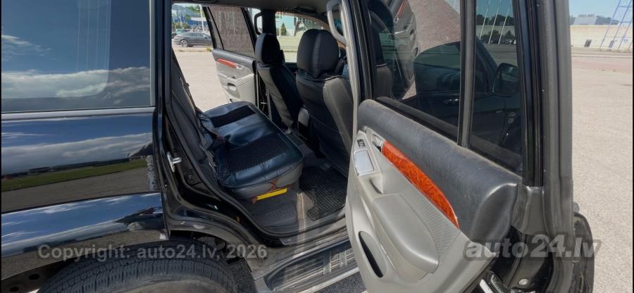Melns Toyota Land Cruiser 2007 Tallina, ar dzinēja tilpumu 3.00 L un nobraukumu 174 tūkst. km par 16800 €, foto 13 vietnē AUTOMOTO.COM.LV