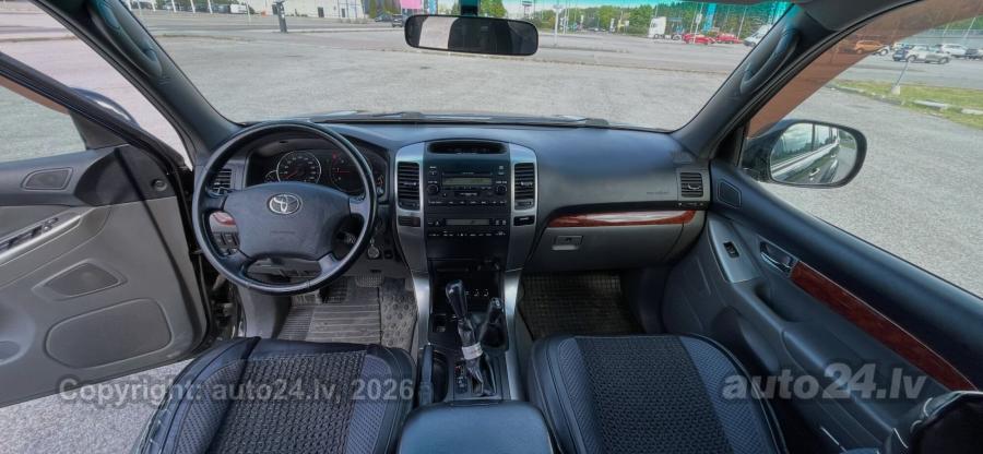 Melns Toyota Land Cruiser 2007 Tallina, ar dzinēja tilpumu 3.00 L un nobraukumu 174 tūkst. km par 16800 €, foto 15 vietnē AUTOMOTO.COM.LV