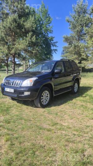 Melns Toyota Land Cruiser 2007 Rīga, ar dzinēja tilpumu 3.00 L un nobraukumu 241 tūkst. km par 14100 €, foto  vietnē AUTOMOTO.COM.LV