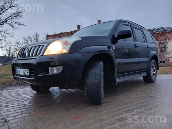 Black Toyota Land Cruiser 2007 in Gulbene, with an engine capacity of 3.00 L and mileage of 440 thousand km for 7500 €, photo 2 on AUTOMOTO.COM.LV