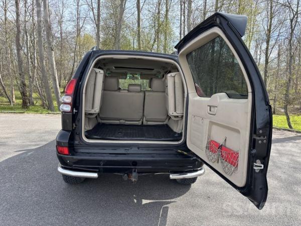 Black Toyota Land Cruiser 2007 in Saldus, with an engine capacity of 3.00 L and mileage of 290 thousand km for 12500 €, photo 10 on AUTOMOTO.COM.LV