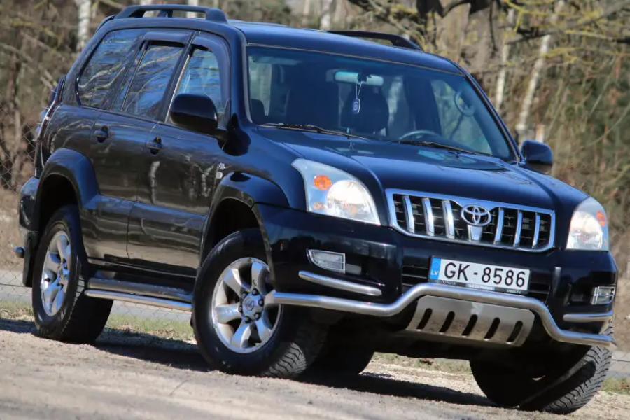 Black Toyota Land Cruiser 2007 in Riga, with an engine capacity of 3.00 L and mileage of 281 thousand km for 9990 €, photo 3 on AUTOMOTO.COM.LV
