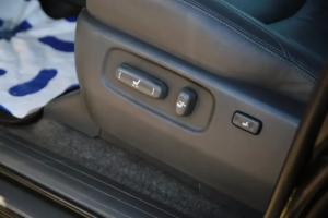 Black Toyota Land Cruiser 2007 in Riga, with an engine capacity of 3.00 L and mileage of 281 thousand km for 9990 €, photo 15 on AUTOMOTO.COM.LV
