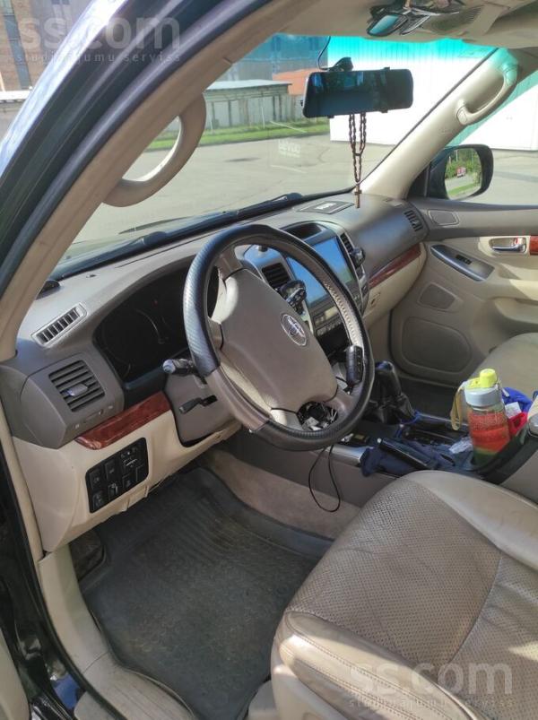Toyota Land Cruiser 2007 Rīga vietnē Melns Toyota Land Cruiser 2007 Rīga, ar dzinēja tilpumu 3.00 L un nobraukumu 330 tūkst. km par 9100 €, foto 5 vietnē AUTOMOTO.COM.LV