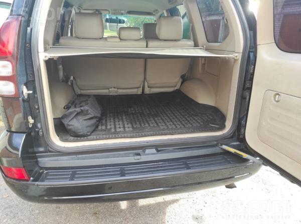 Toyota Land Cruiser 2007 Rīga vietnē Melns Toyota Land Cruiser 2007 Rīga, ar dzinēja tilpumu 3.00 L un nobraukumu 330 tūkst. km par 9100 €, foto 10 vietnē AUTOMOTO.COM.LV