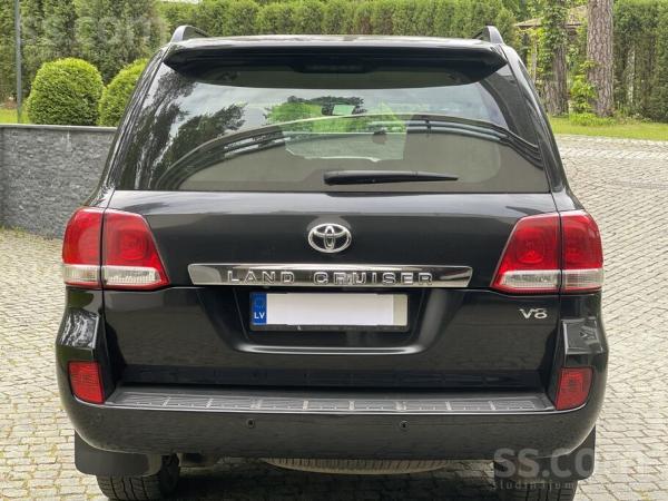 Black Toyota Land Cruiser 2008 in Riga, with an engine capacity of 4.50 L and mileage of 243 thousand km for 19900 €, photo 7 on AUTOMOTO.COM.LV