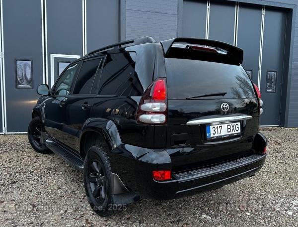 Black Toyota Land Cruiser 2008 in Valga, with an engine capacity of 3.00 L and mileage of 310 thousand km for 12990 €, photo 11 on AUTOMOTO.COM.LV