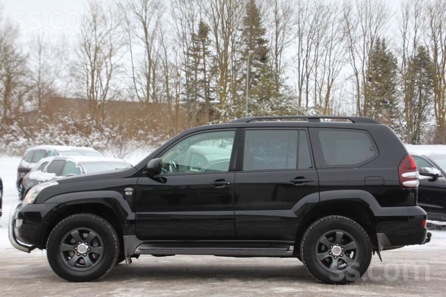 Black Toyota Land Cruiser 2008 in Tukums, with an engine capacity of 3.00 L and mileage of 157 thousand km for 14900 €, photo 2 on AUTOMOTO.COM.LV