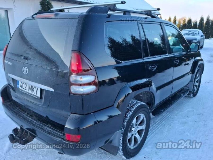 Melns Toyota Land Cruiser 2008 Tallina, ar dzinēja tilpumu 3.00 L un nobraukumu 369 tūkst. km par 10999 €, foto 2 vietnē AUTOMOTO.COM.LV