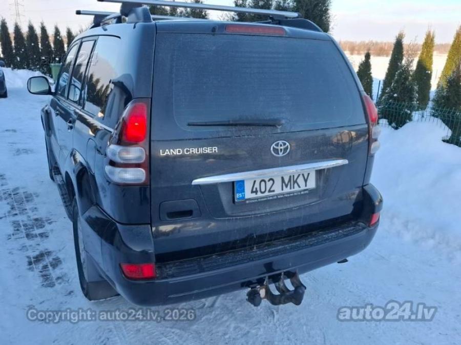 Melns Toyota Land Cruiser 2008 Tallina, ar dzinēja tilpumu 3.00 L un nobraukumu 369 tūkst. km par 10999 €, foto 3 vietnē AUTOMOTO.COM.LV