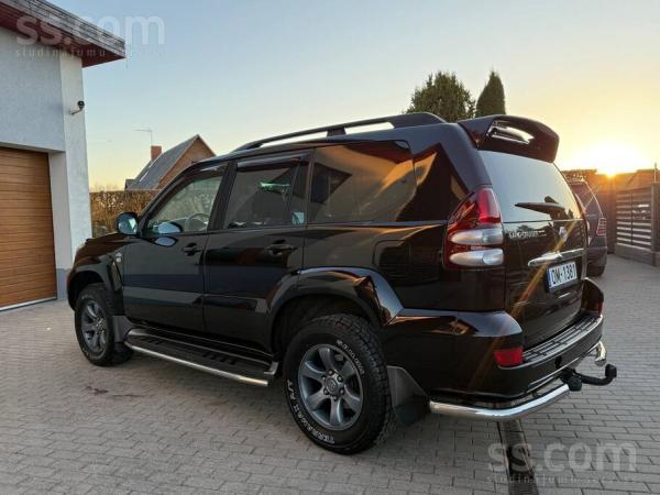 Melns Toyota Land Cruiser 2008 Jelgava, ar dzinēja tilpumu 3.00 L un nobraukumu 342 tūkst. km par 14500 €, foto 4 vietnē AUTOMOTO.COM.LV