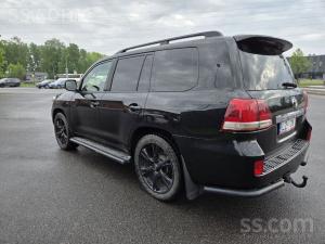 Black Toyota Land Cruiser 2008 in Riga, with an engine capacity of 4.50 L and mileage of 330 thousand km for 21000 €, photo 4 on AUTOMOTO.COM.LV