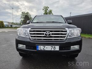 Black Toyota Land Cruiser 2008 in Riga, with an engine capacity of 4.50 L and mileage of 330 thousand km for 21000 €, photo 5 on AUTOMOTO.COM.LV