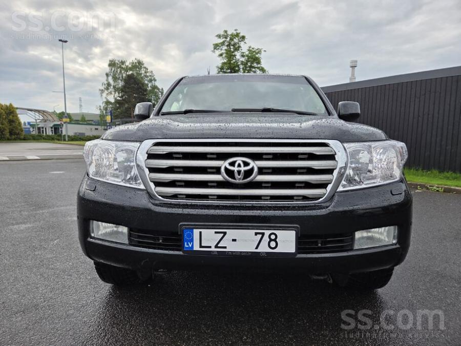 Black Toyota Land Cruiser 2008 in Riga, with an engine capacity of 4.50 L and mileage of 330 thousand km for 21000 €, photo 5 on AUTOMOTO.COM.LV