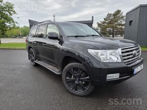 Black Toyota Land Cruiser 2008 in Riga, with an engine capacity of 4.50 L and mileage of 330 thousand km for 21000 €, photo 6 on AUTOMOTO.COM.LV