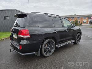Black Toyota Land Cruiser 2008 in Riga, with an engine capacity of 4.50 L and mileage of 330 thousand km for 21000 €, photo 7 on AUTOMOTO.COM.LV