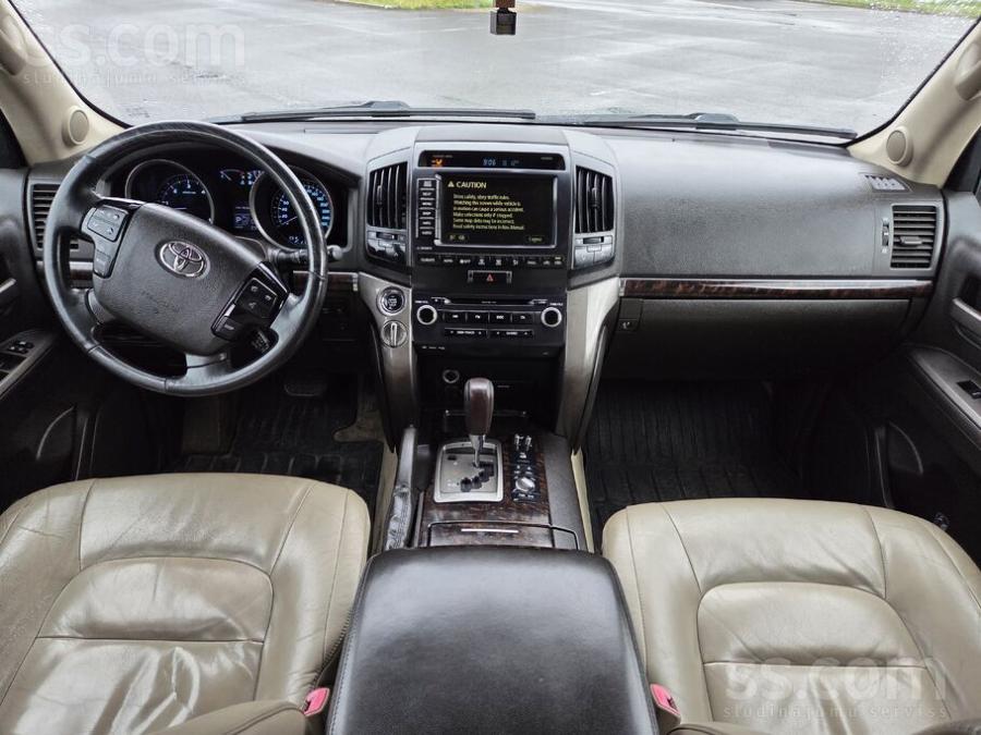 Black Toyota Land Cruiser 2008 in Riga, with an engine capacity of 4.50 L and mileage of 330 thousand km for 21000 €, photo 8 on AUTOMOTO.COM.LV
