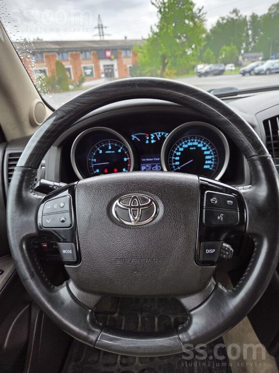 Black Toyota Land Cruiser 2008 in Riga, with an engine capacity of 4.50 L and mileage of 330 thousand km for 21000 €, photo 10 on AUTOMOTO.COM.LV