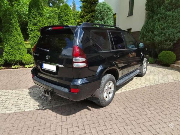 Black Toyota Land Cruiser 2008 in Vilnius, with an engine capacity of 2.98 L and mileage of 231 thousand km for 14800 €, photo 3 on AUTOMOTO.COM.LV