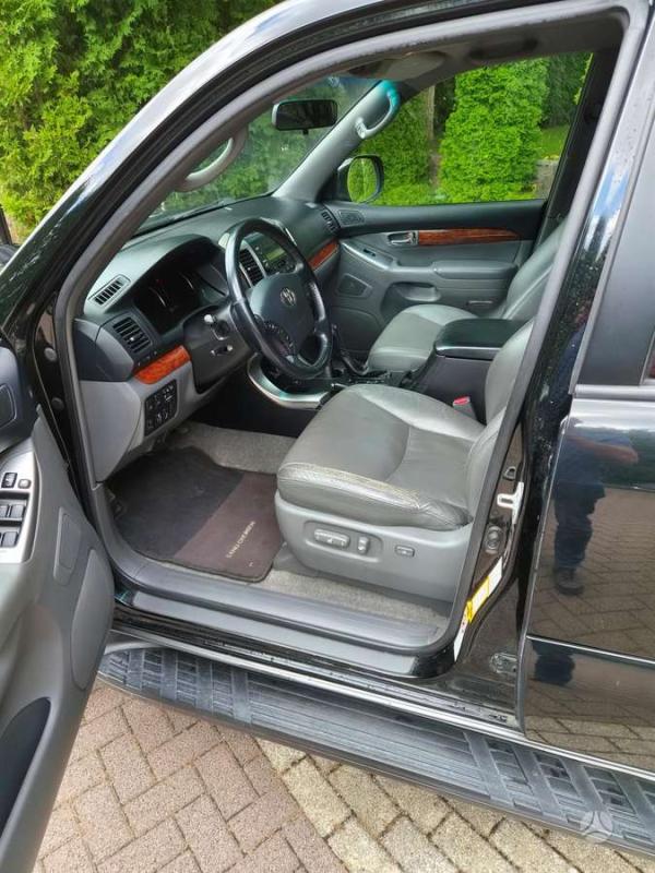 Black Toyota Land Cruiser 2008 in Vilnius, with an engine capacity of 2.98 L and mileage of 231 thousand km for 14800 €, photo 7 on AUTOMOTO.COM.LV