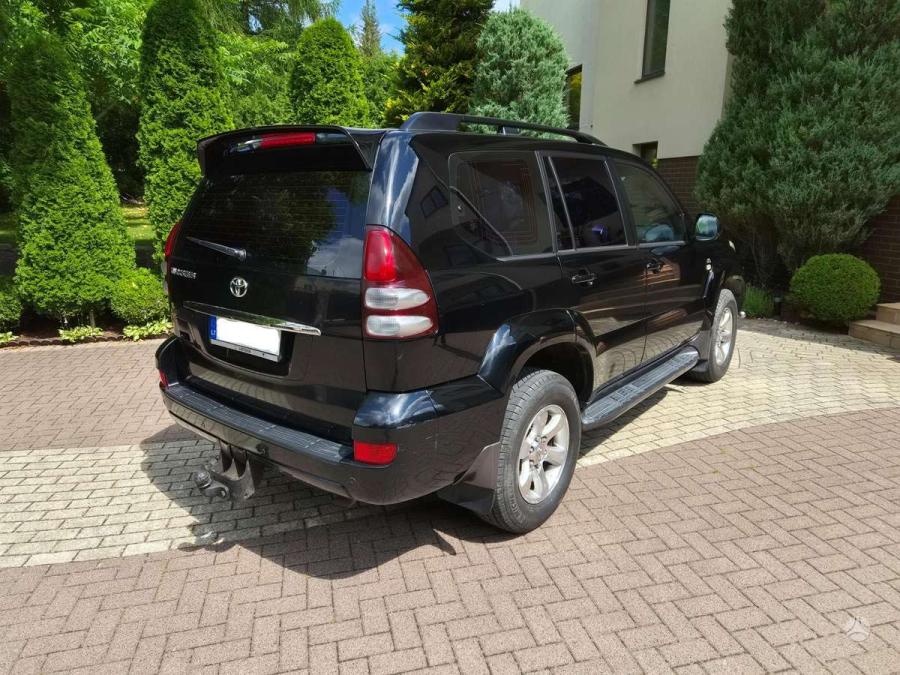Black Toyota Land Cruiser 2008 in Vilnius, with an engine capacity of 2.98 L and mileage of 231 thousand km for 14800 €, photo 4 on AUTOMOTO.COM.LV
