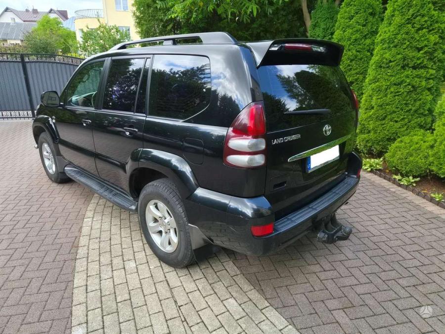Black Toyota Land Cruiser 2008 in Vilnius, with an engine capacity of 2.98 L and mileage of 231 thousand km for 14800 €, photo 5 on AUTOMOTO.COM.LV