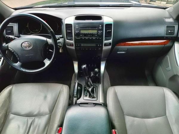 Melns Toyota Land Cruiser 2008 Viļņa, ar dzinēja tilpumu 2.98 L un nobraukumu 231 tūkst. km par 14800 €, foto 6 vietnē AUTOMOTO.COM.LV