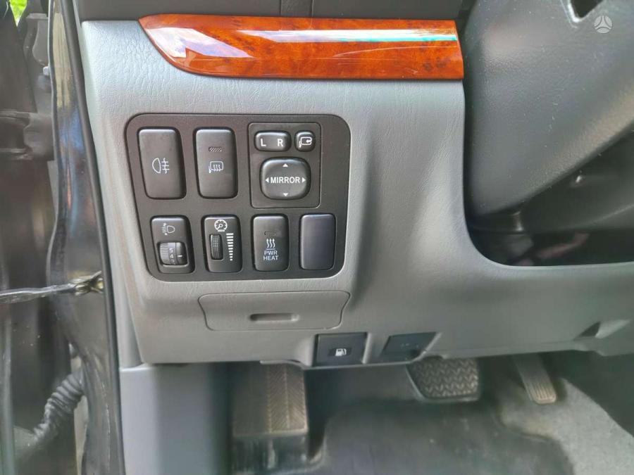 Black Toyota Land Cruiser 2008 in Vilnius, with an engine capacity of 2.98 L and mileage of 231 thousand km for 14800 €, photo 10 on AUTOMOTO.COM.LV