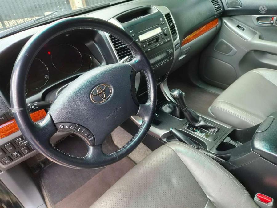 Black Toyota Land Cruiser 2008 in Vilnius, with an engine capacity of 2.98 L and mileage of 231 thousand km for 14800 €, photo 11 on AUTOMOTO.COM.LV