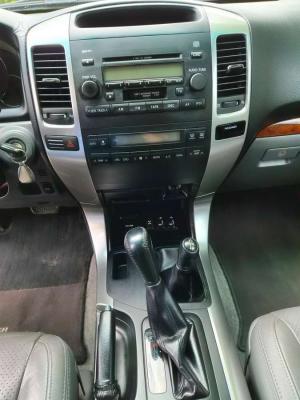 Black Toyota Land Cruiser 2008 in Vilnius, with an engine capacity of 2.98 L and mileage of 231 thousand km for 14800 €, photo 12 on AUTOMOTO.COM.LV