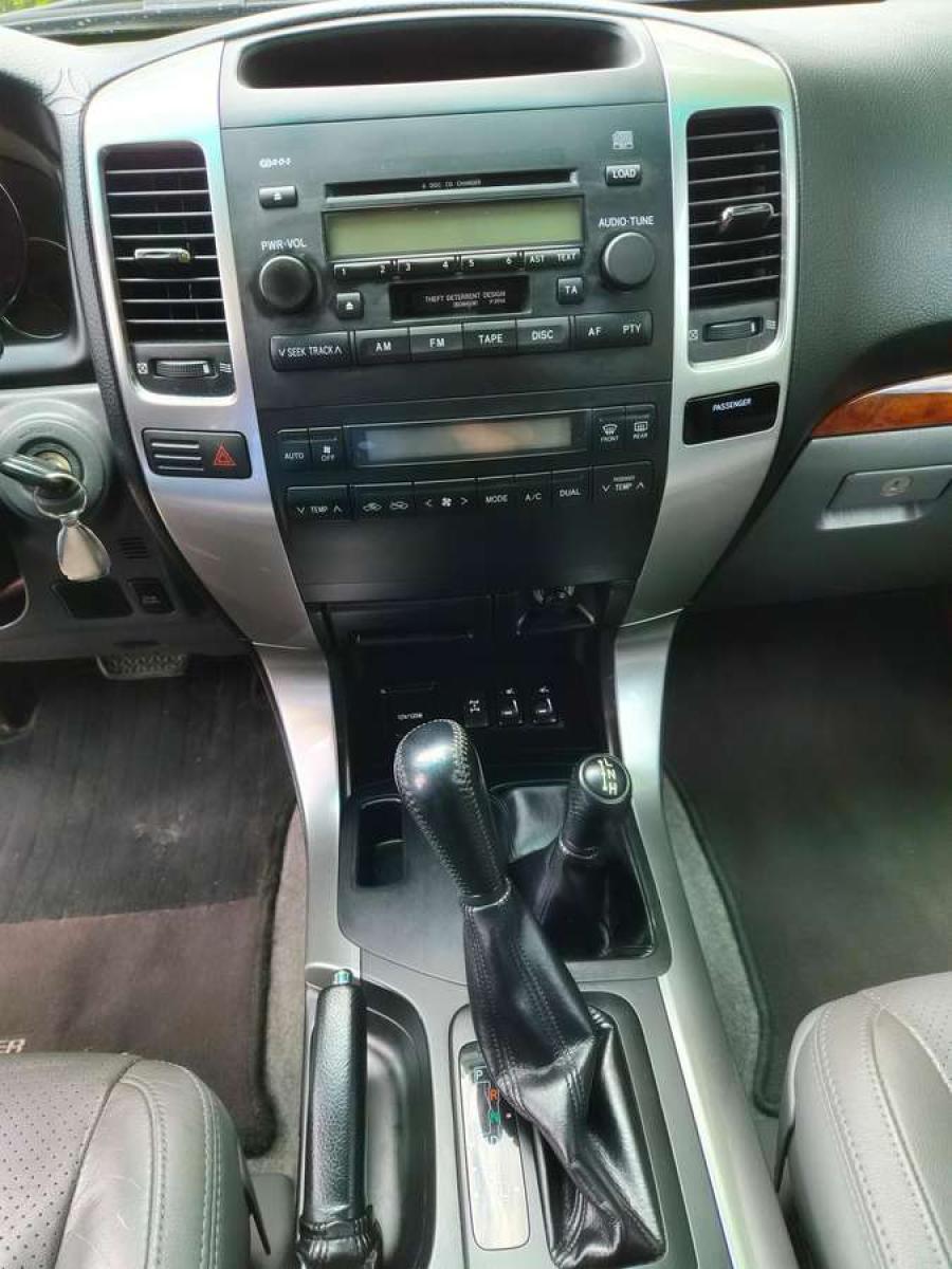 Black Toyota Land Cruiser 2008 in Vilnius, with an engine capacity of 2.98 L and mileage of 231 thousand km for 14800 €, photo 12 on AUTOMOTO.COM.LV