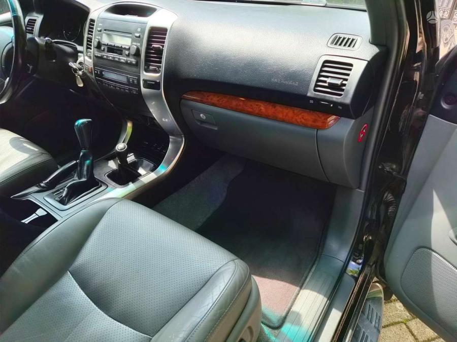 Black Toyota Land Cruiser 2008 in Vilnius, with an engine capacity of 2.98 L and mileage of 231 thousand km for 14800 €, photo 23 on AUTOMOTO.COM.LV