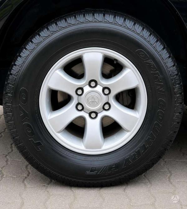 Melns Toyota Land Cruiser 2008 Gargždai, ar dzinēja tilpumu 2.98 L un nobraukumu 334 tūkst. km par 12000 €, foto 7 vietnē AUTOMOTO.COM.LV