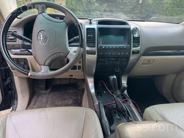 Black Toyota Land Cruiser 2008 in Daugavpils, with an engine capacity of 3.00 L and mileage of 298 thousand km for 11900 €, photo 4 on AUTOMOTO.COM.LV
