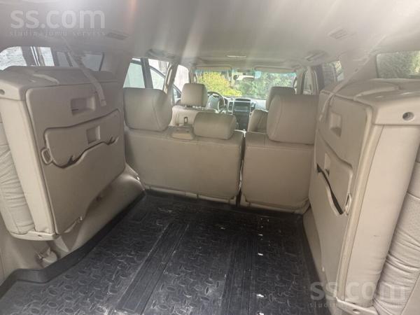 Black Toyota Land Cruiser 2008 in Daugavpils, with an engine capacity of 3.00 L and mileage of 298 thousand km for 11900 €, photo 5 on AUTOMOTO.COM.LV