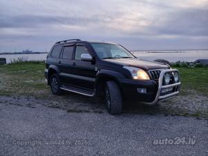 Melns Toyota Land Cruiser 2008 Tallina, ar dzinēja tilpumu 3.00 L un nobraukumu 380 tūkst. km par 12000 €, foto  vietnē AUTOMOTO.COM.LV