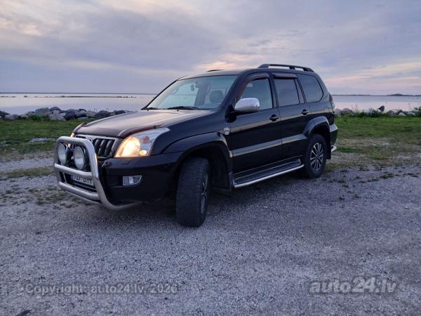 Toyota Land Cruiser 2008 in Tallinn on AUTOMOTO.COM.LV Black Toyota Land Cruiser 2008 in Tallinn, with an engine capacity of 3.00 L and mileage of 380 thousand km for 12000 €, photo 3 on AUTOMOTO.COM.LV